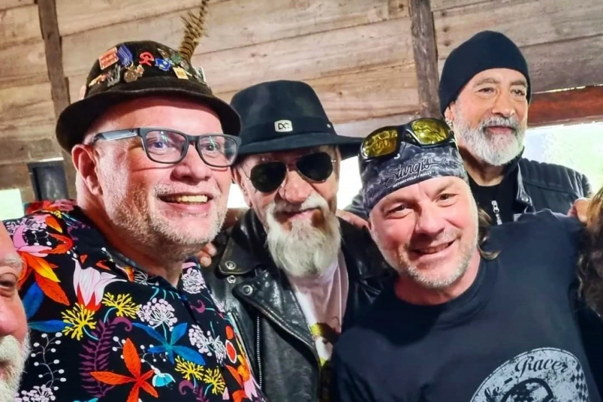 "Chizzo" de La Renga "cantó" en Uribelarrea - NacPop Cañuelas